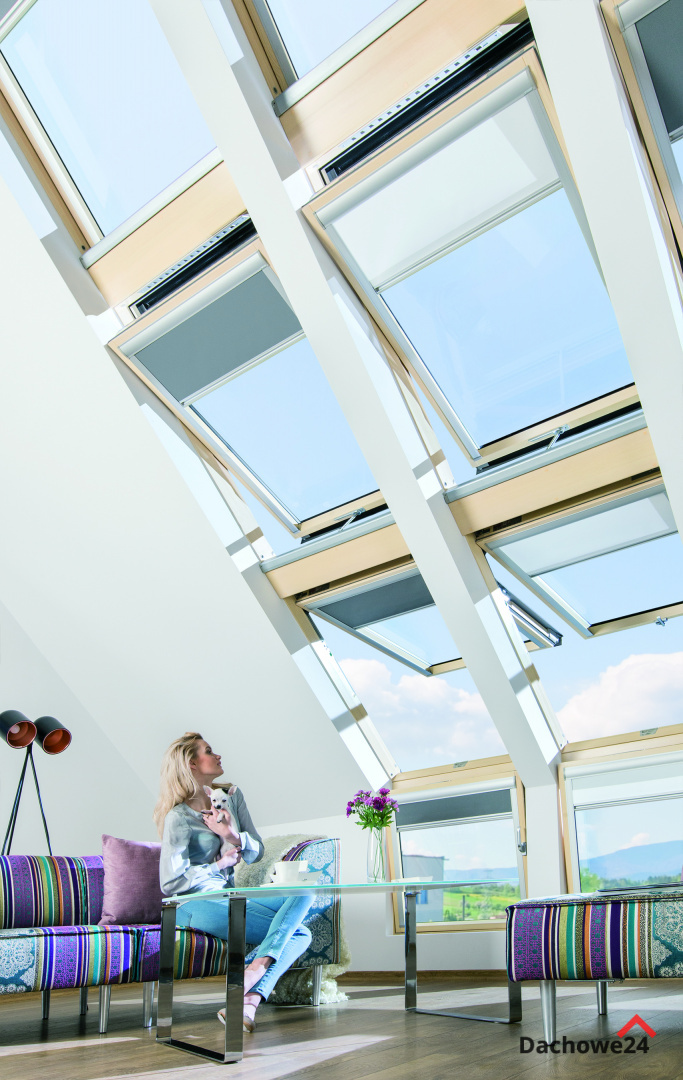 Okna dachowe FAKRO FTP-V U4 dolne otwieranie, pakiet 3-szybowy > FAKRO